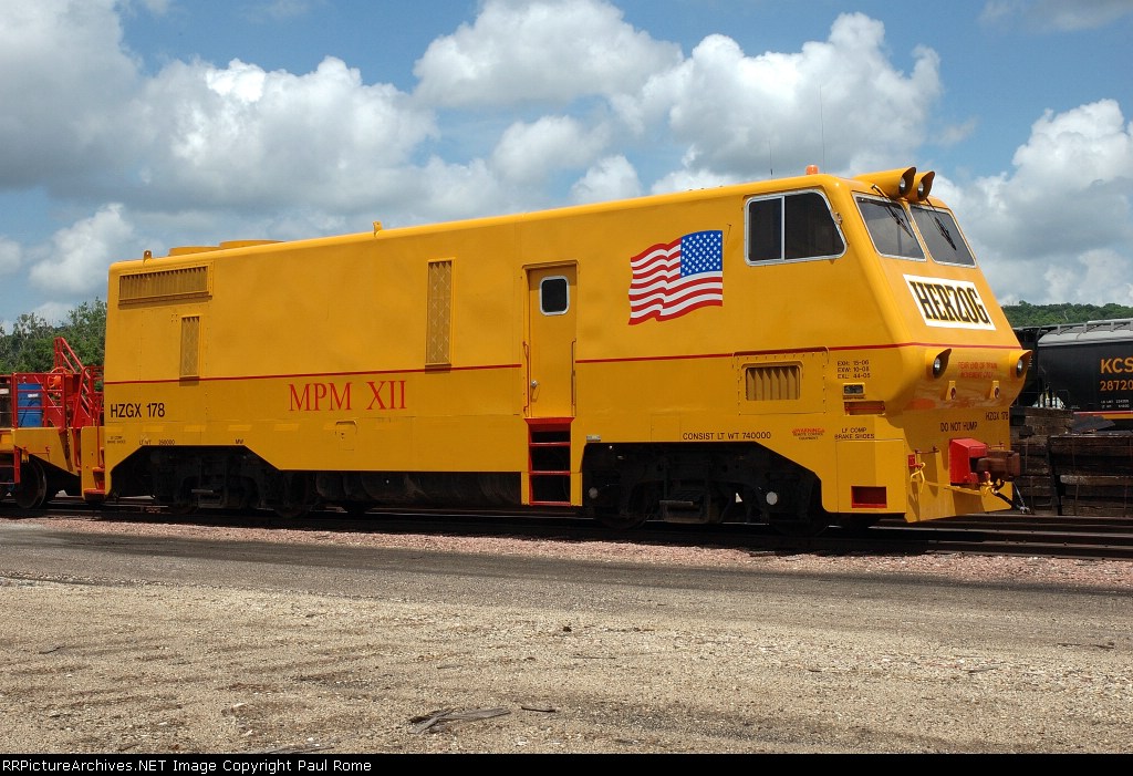 HZGX 178, HERZOG MofW power unit, ex GP38-2 on the BNSF